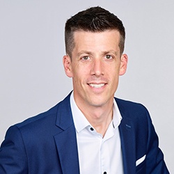 2004 — Peter Burnell-Jones | Facilitate Magazine